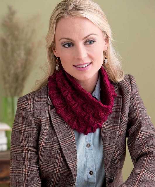 Ravelry: Tiptoe Through the Tulips Lace Cowl pattern by Angela Hahn