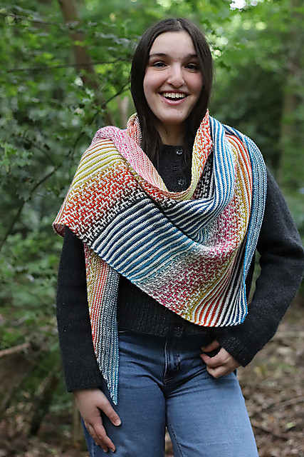 Ravelry: Ravenne Shawl pattern by MarGueNée
