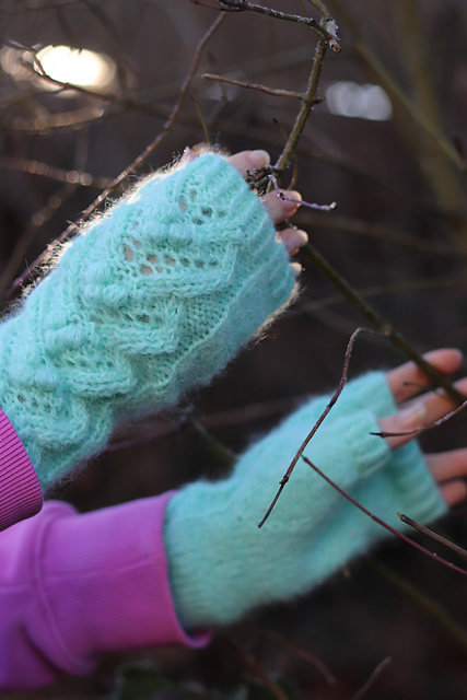 Ravelry: Drosera pattern by MarGueNée