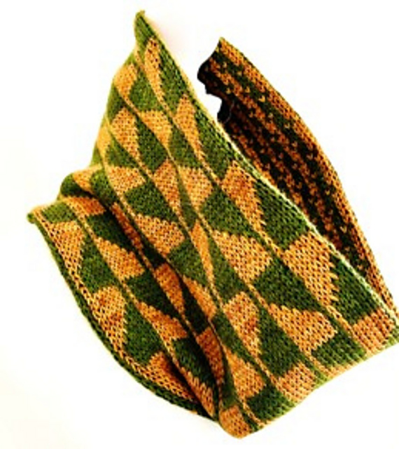 Ravelry: Dragon Tail Cowl pattern by Marci Marra