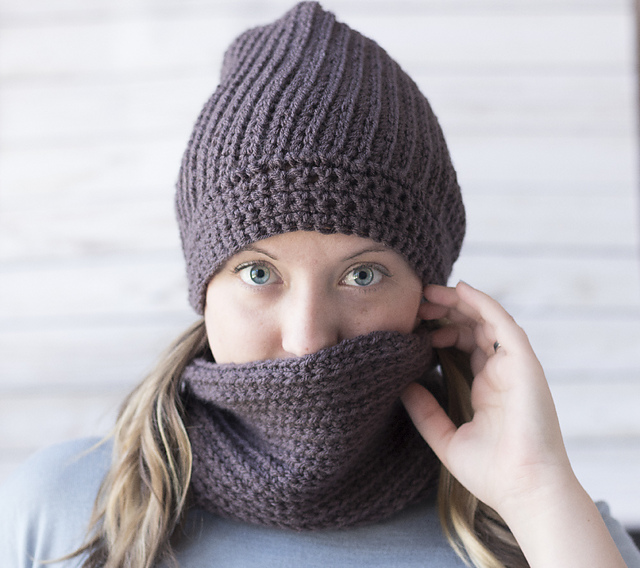 Ravelry: Emily Cowl pattern by Margo Snyder