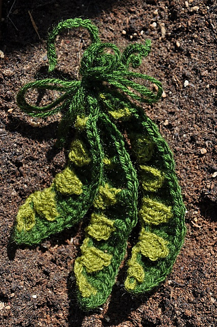 Ravelry: Peapod pattern by Lesley Stanfield