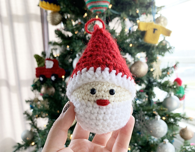 Ravelry: Santa Claus Ornament pattern by Maria's Blue Crayon