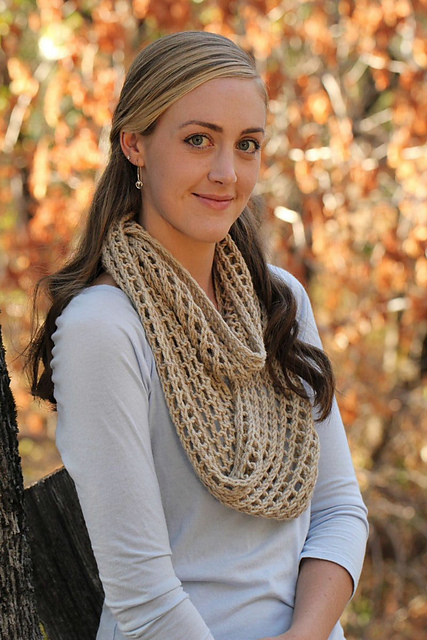 Ravelry: Mammoth Mill Infinity Scarf pattern by Maria Olson