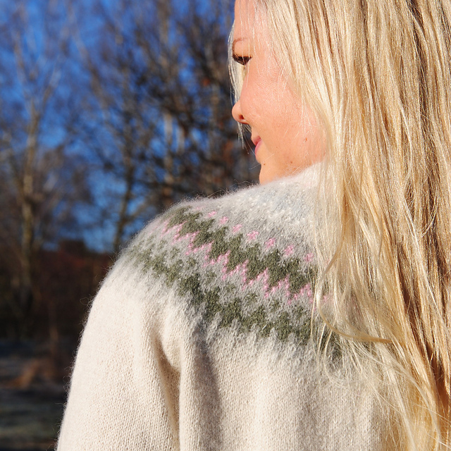 Ravelry: Gothic Window Blue or Pink pattern by Kerstin Olsson