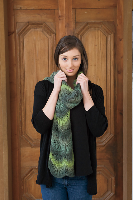 Ravelry: Symmetrical Scallops Scarf pattern by Marie Segares
