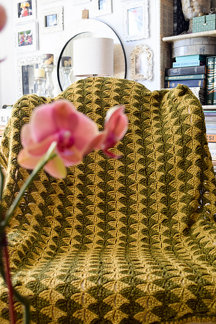 Ravelry: Throwback Throw pattern by Marie Segares