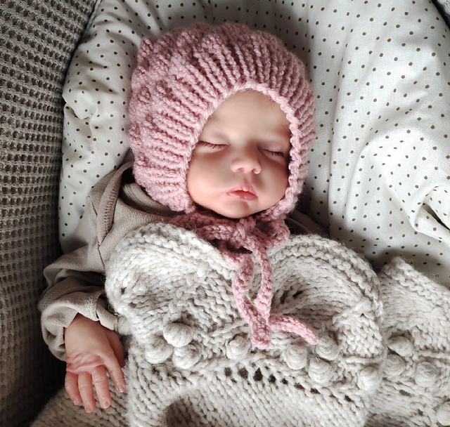 Ravelry: Bonnet pattern by Marina Potykalova