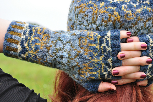 Ravelry: Blue Scarlet Mittens pattern by Marion Schlenzka
