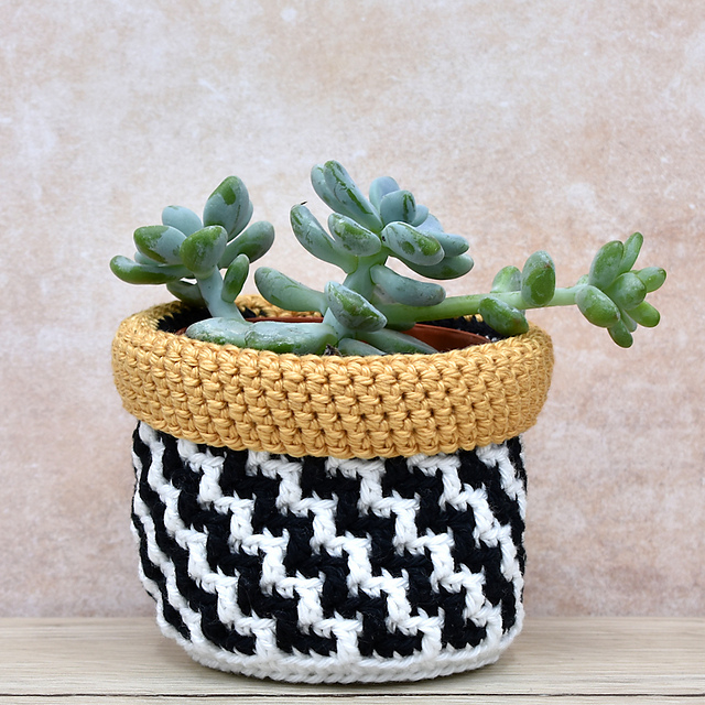Ravelry: Plant basket - Waterfall pattern by Colours and Stitches