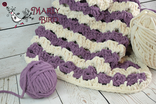 Ravelry: Beginner Shells Blanket pattern by Marly Bird