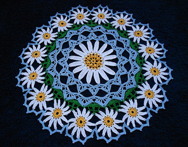 Ravelry: Daisy Corona pattern by Mayumi Sato