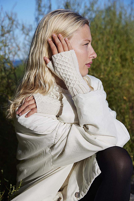 Ravelry: Elisa Wrist warmers pattern by LANGYARNS SWITZERLAND