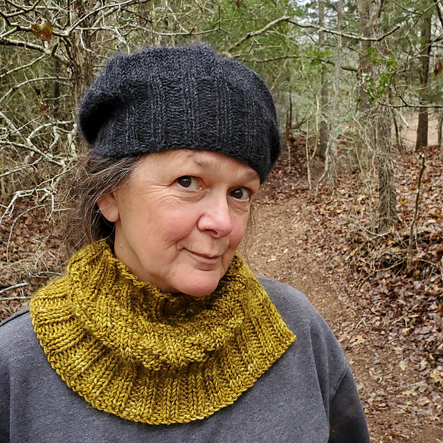 Ravelry: Zaggs Split Cowl pattern by Martha Wissing