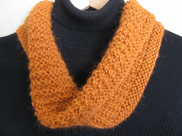 Ravelry: Reversible Cowl pattern by Mary Garing