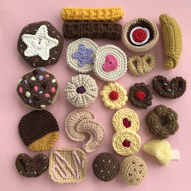 Ravelry: Bake cookies pattern by Mary Brovina
