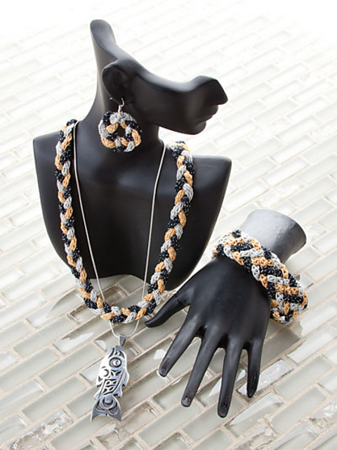 Ravelry: Tri-Color Metallic pattern by Susan Lowman