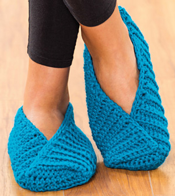 Ravelry: Toe-Hugger Slippers pattern by Debra Arch