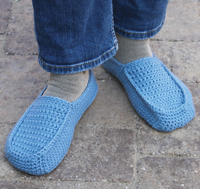 Ravelry: Fireside Slippers pattern by Rohn Strong