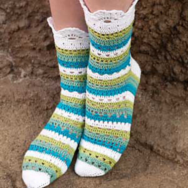 Ravelry: Ocean Waves Socks pattern by DROPS design