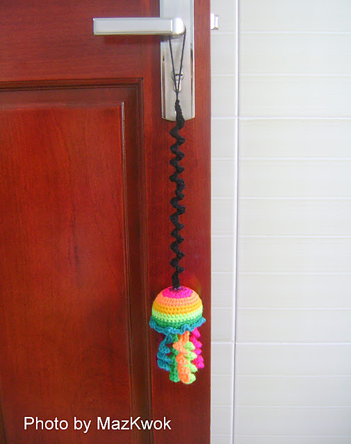 Ravelry: Bouncing Rainbow Jellyfish Cat Toy pattern by Maz Kwok