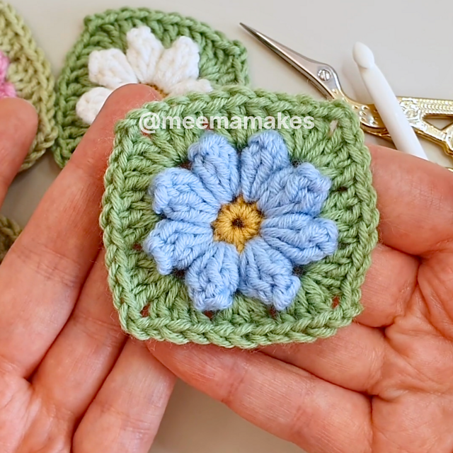 Ravelry: Mini Popcorn Flower Square pattern by Meema Makes