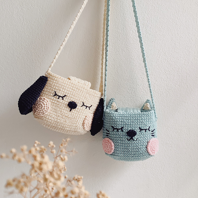 Ravelry: The Cat & Dog Instax Case pattern by Meemanan