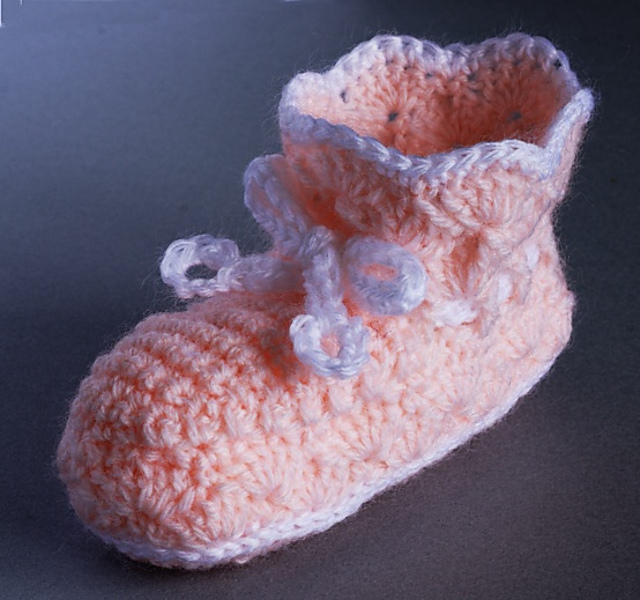 Ravelry: Shell Stitch Booties pattern by Megan Mills