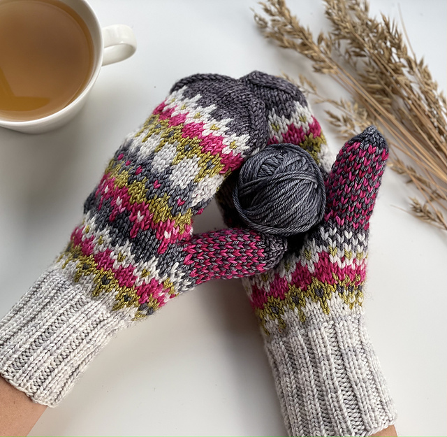 Ravelry: Happy Mittens pattern by Meiju Kallio