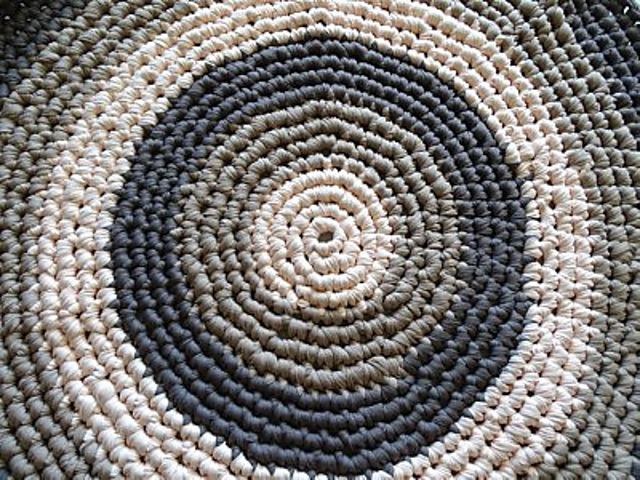 Ravelry: T- Shirt Yarn Round Rug pattern by Meladoras Creations