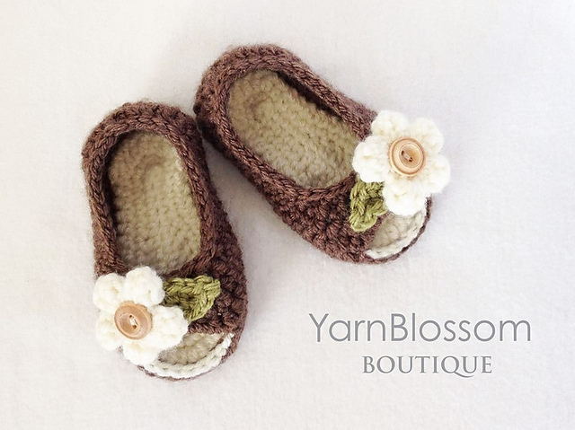 Ravelry: Peek-a-boo Baby Shoes pattern by Yarn Blossom Boutique