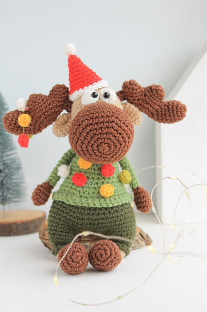 Ravelry: Christmas Moose pattern by Meri Tadevosyan