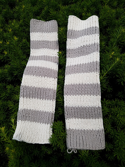 Ravelry: T-Shirt Leg Warmers pattern by Merri Martin