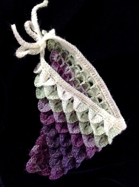 Ravelry: MidknightStarr's Dragon Scale Head Kerchief