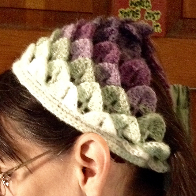 Ravelry: MidknightStarr's Dragon Scale Head Kerchief