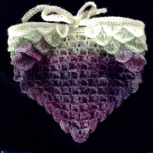 Ravelry: MidknightStarr's Dragon Scale Head Kerchief