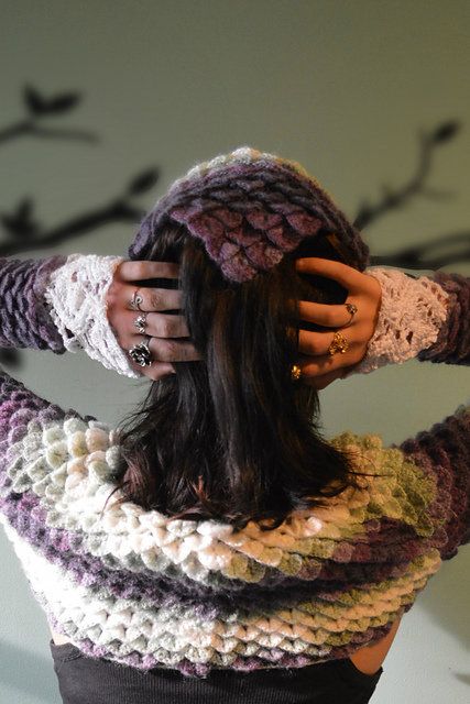 Ravelry: MidknightStarr's Dragon Scale Head Kerchief