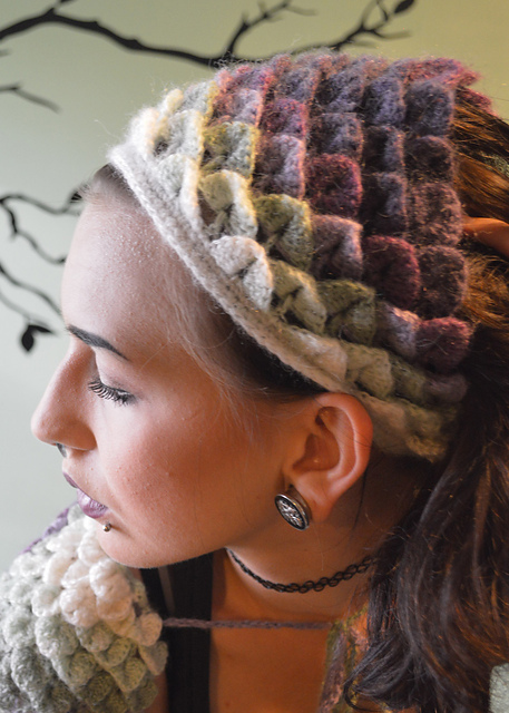 Ravelry: MidknightStarr's Dragon Scale Head Kerchief