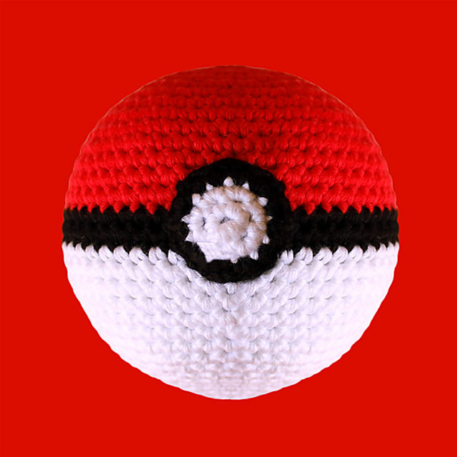 Ravelry: Poke Ball pattern by Anabel Catalan