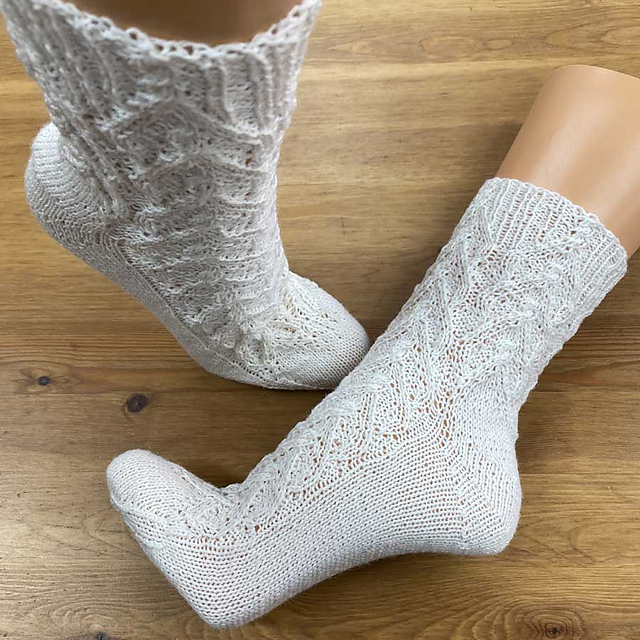 Ravelry: Socken *Akira* pattern by Birgit Freyer