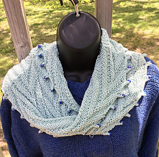 Ravelry: Arrowhead Moebius Cowl pattern by Nancy McElmurry