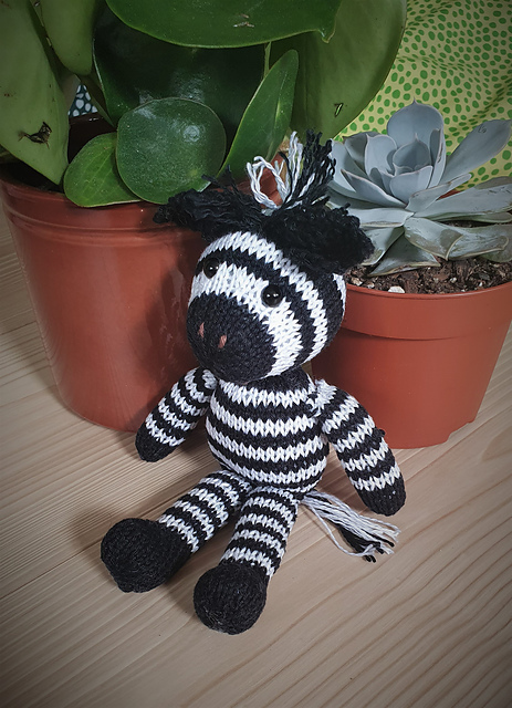 Ravelry: Zackie Zebra pattern by Minttusuklaa