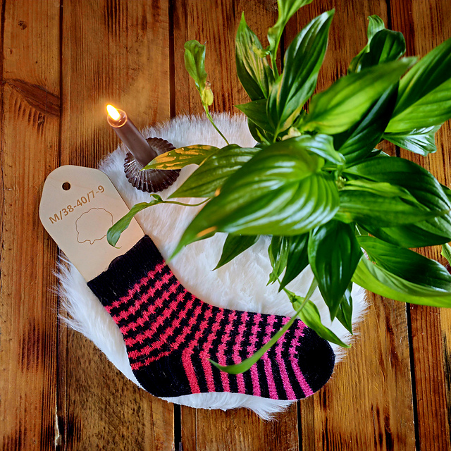Ravelry: Barbed Wire Socks pattern by Miranda Wouters