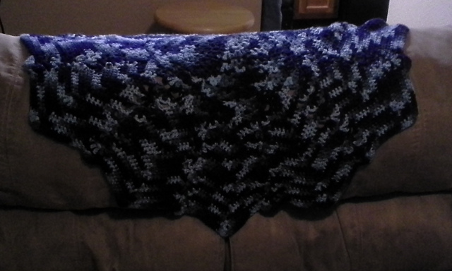 Ravelry: CraftyTrainer's Lacy Round Ripple Blanket