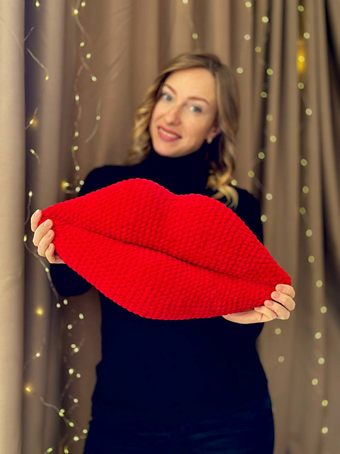 Ravelry: Plush Lips Pillow pattern by Hanna Sorokous