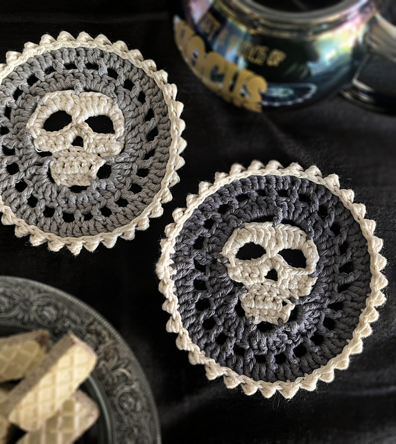 Ravelry: Mr Bones Skull Coaster pattern by MissDodgers