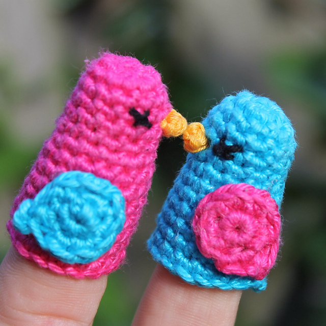 Ravelry: Two Little Dickie Birds - finger puppets pattern by Nerissa Muijs