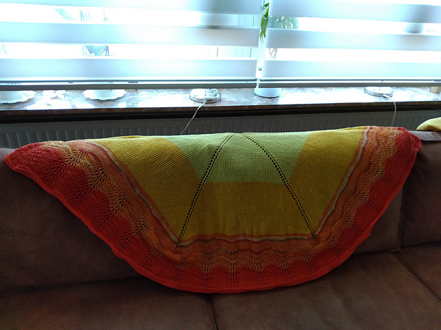 Ravelry: 3 Wedges Shale pattern by Gabriela Beatriz