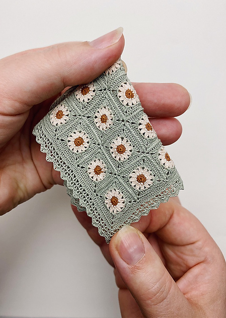 Ravelry: Miniature Daisy Square Blanket pattern by MissXade