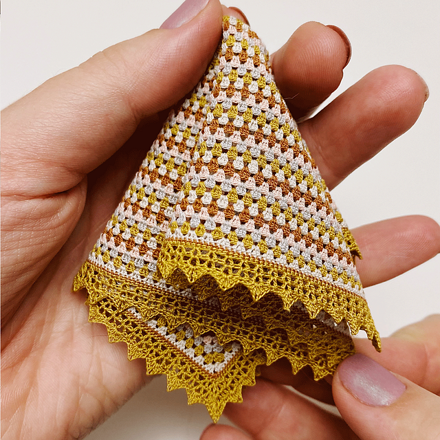 Ravelry: Miniature Infinity Granny Square Blanket pattern by MissXade